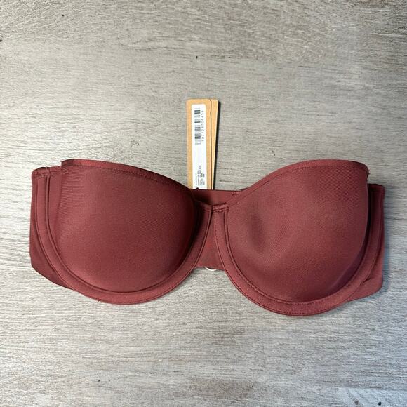 SKIMS | Intimates & Sleepwear | Nwt Skims Weightless Strapless Bra ...